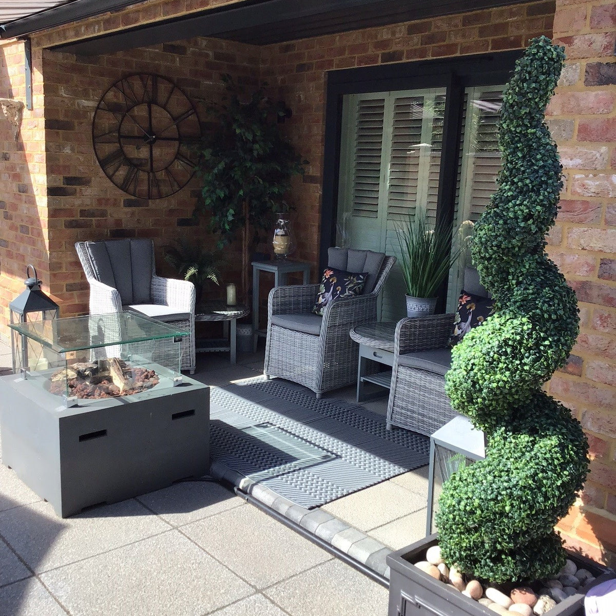 Green all year: A guide to decorating with artificial plants — Select ...